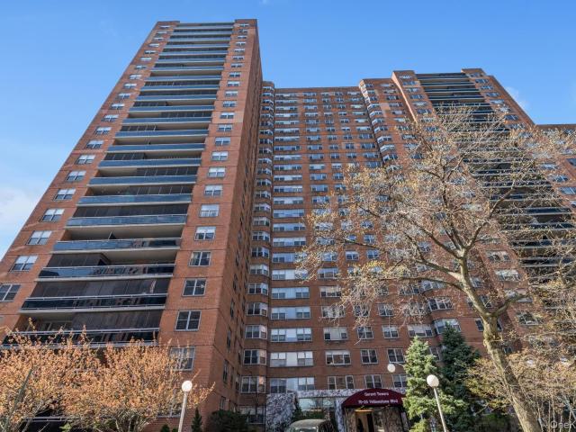 70 25 Yellowstone Boulevard, Unit 18K