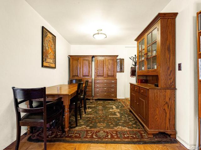 70 25 Yellowstone Blvd Yellowstone Boulevard 4D