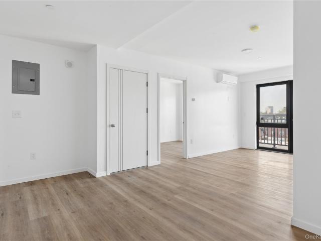 70 25 Queens Boulevard 7J