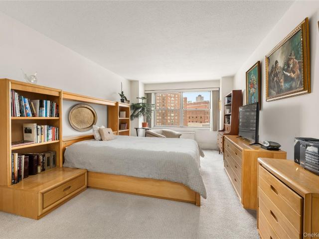 70 31 th Street 6E