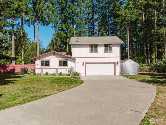 70 Tahuyeh Dr W, Bremerton, WA 98312