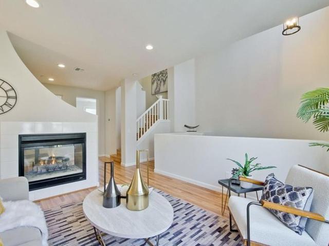 70 Towne Cir, Mountain View, CA 94040