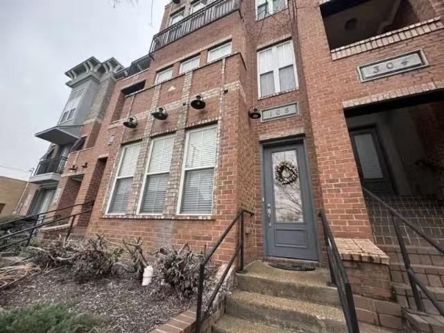 70 W CAROLINA, 105, Memphis, TN 38103