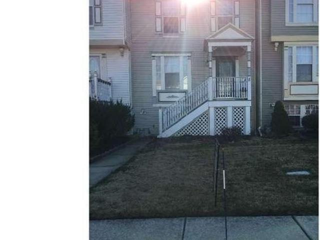 70 Wagon Wheel Dr, Sicklerville, NJ 08081