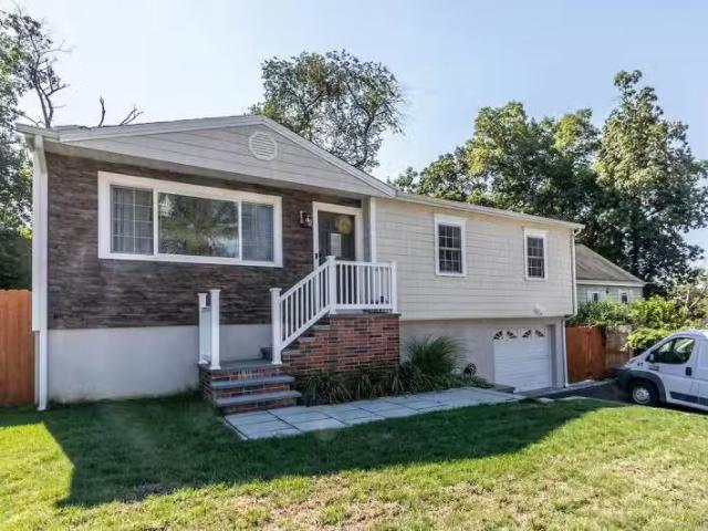 70 WENHAM ST, WEST HAVEN, CT 06516 Single Family Residence For.