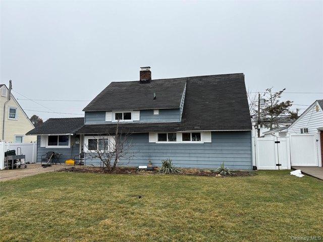 70 Abbey Ln, Levittown, NY 11756