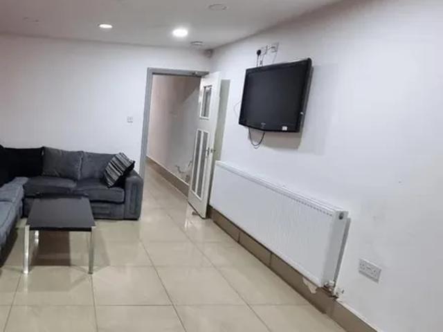 70 Alton Road, Metchley, B29 7DX, United Kingdom | 7 bed townhouse for rent #136868080 | Rentberry