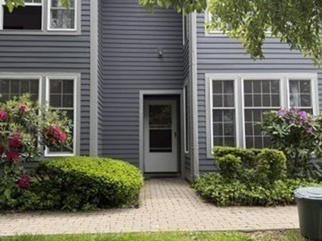 70 Amity Pl Unit 70, Amherst, MA 01002