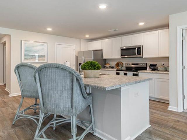 70 Ashworth Dr