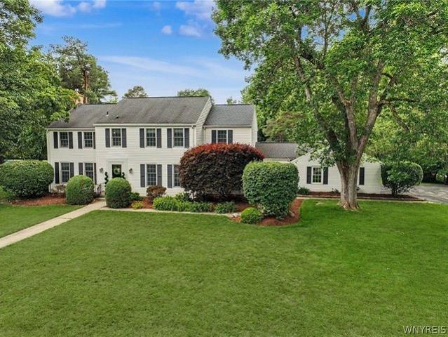 70 Briarhill Rd, Williamsville, NY 14221