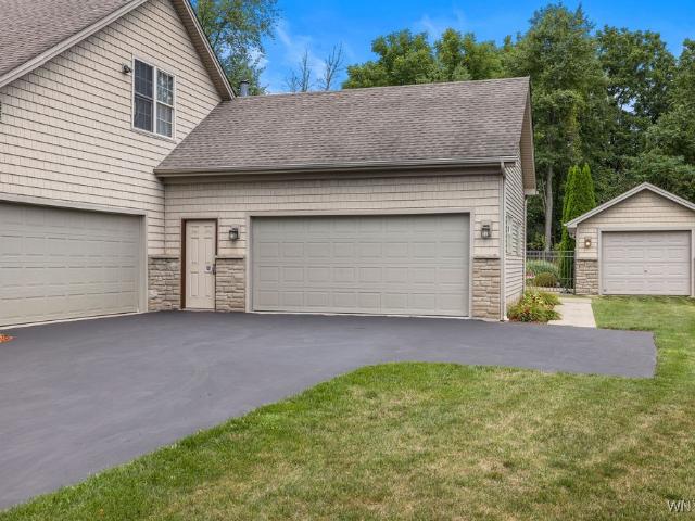 70 Briarwood Ln