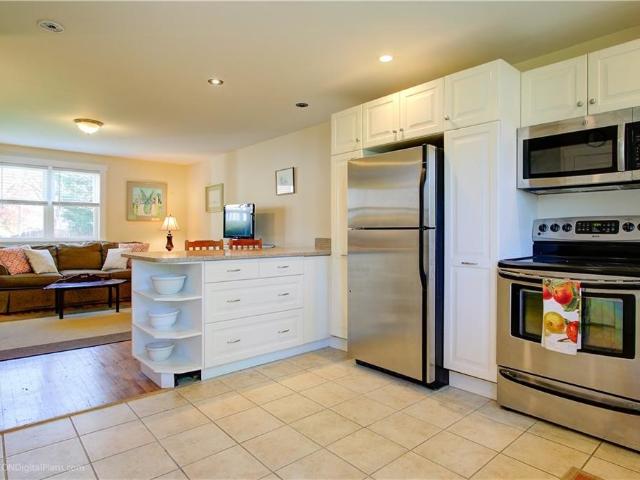 70 Carroll Avenue 1113