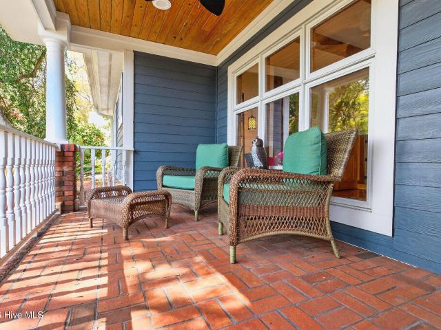 70 Clubhouse Drive SW