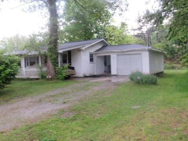 70 Delaware Ln, Somerset, IN 46984