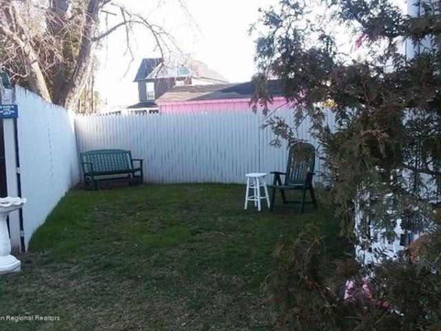 70 E Front St, Keyport, NJ 07735