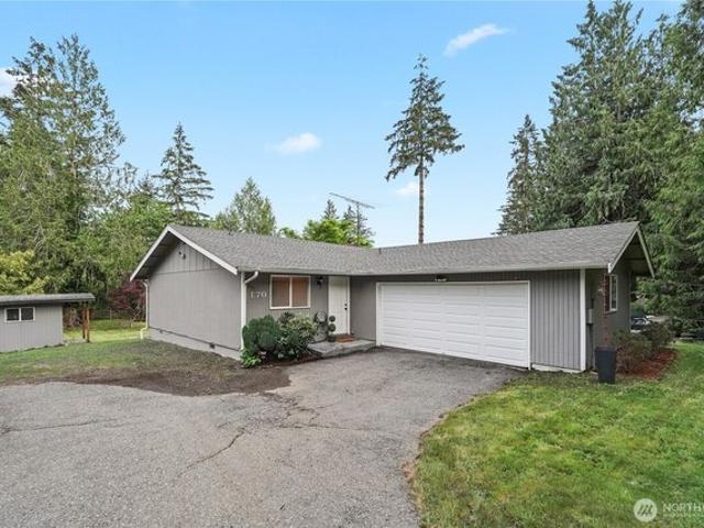 70 E Huckleberry Dr, Grapeview, WA 98546