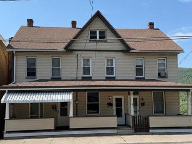 70 E Railroad St, Nesquehoning, PA 18240