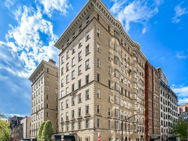 70 E Scott St Apt 605, Chicago, IL 60610