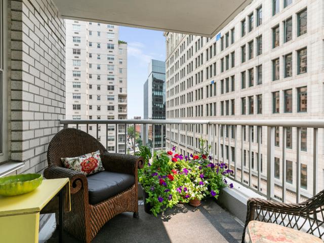 70 E 10TH Street 10L