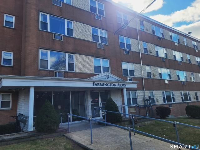 70 Farmington Ave, Unit 1T, New London, CT 06320 | MLS #24146 | Compass
