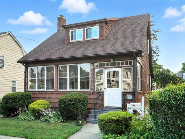 70 Glenbrook Ave, Hamden, CT 06514