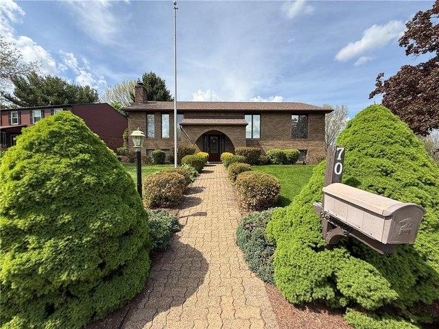 70 Green Meadow Ct, Pittsburgh, PA 15239