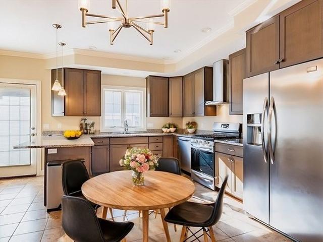70 Hatfield St Unit 70B, Northampton, MA 01060