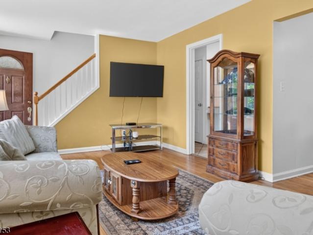 70 Hillview Ave