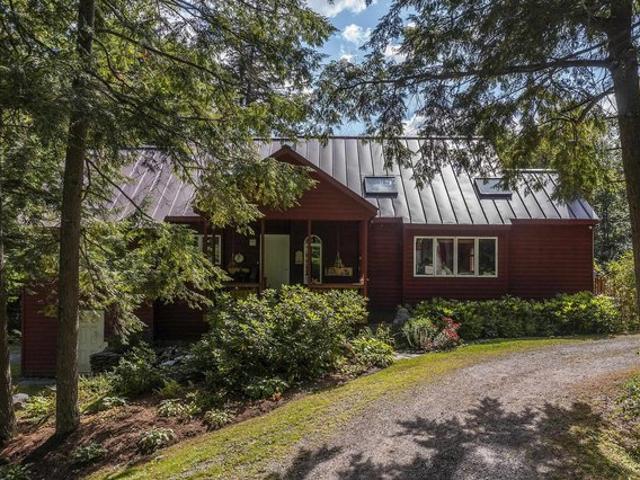 70 Hunter Ln, Jamaica, VT 05343
