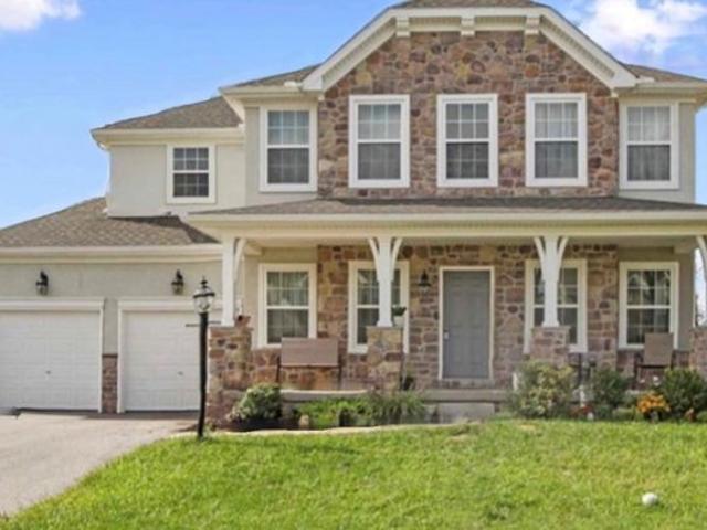70 Iroquois Dr, York, PA 17406