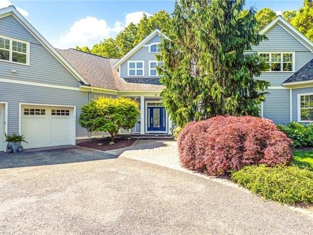 70 Lands End Dr, North Kingstown, RI 02852