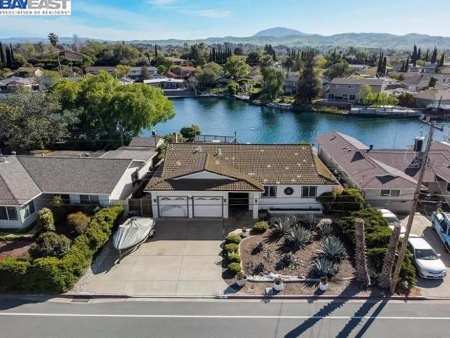 70 Lake Dr, Antioch, CA 94509