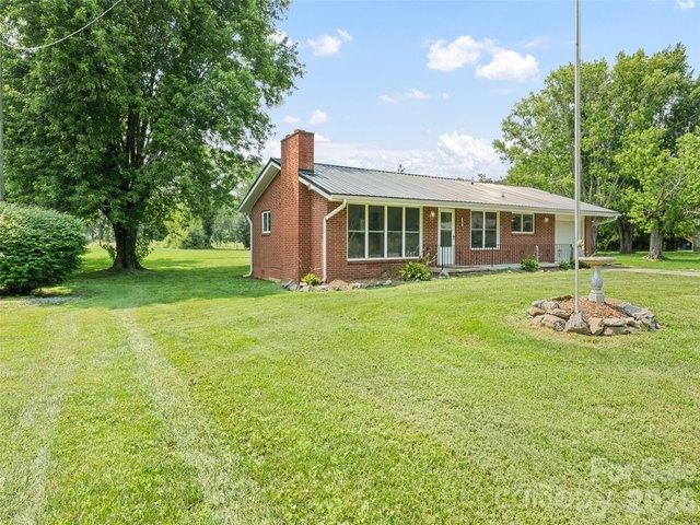 70 Levi St, Clyde, NC 28721
