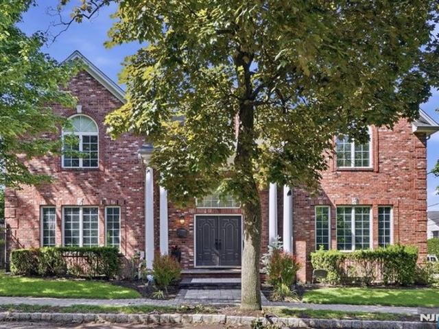 70 McElroy Ave, Fort Lee, NJ 07024
