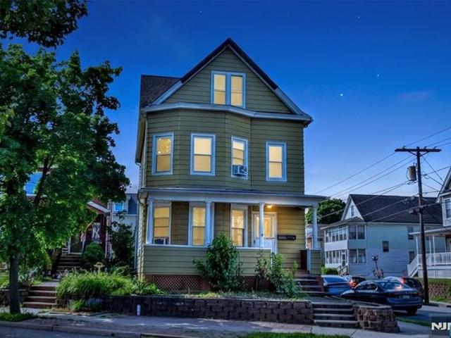 70 Main Ave, Wallington, NJ 07057