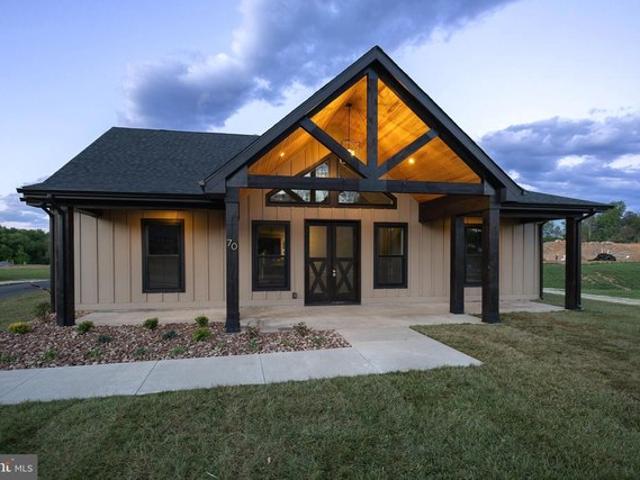 70 Midland Ct, Martinsburg, WV 25403