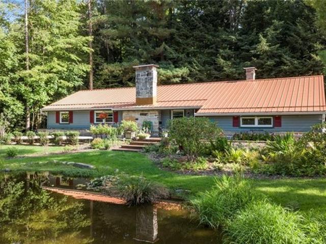70 Morningside Dr, Chagrin Falls, OH 44022
