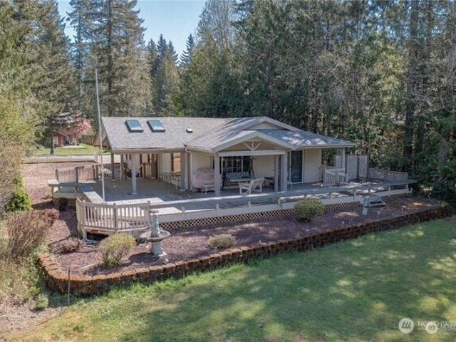 70 N Fairway Dr E, Hoodsport, WA 98548