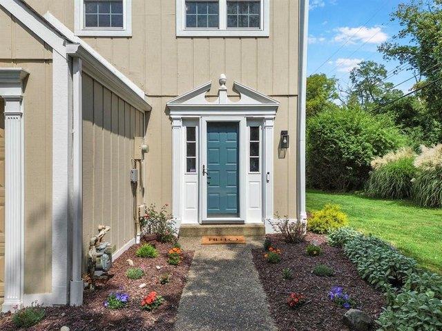 70 New London Ln, Oakmont, PA 15139