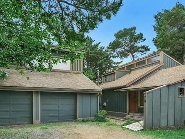 70 NW Knoxville St, Yachats, OR 97498