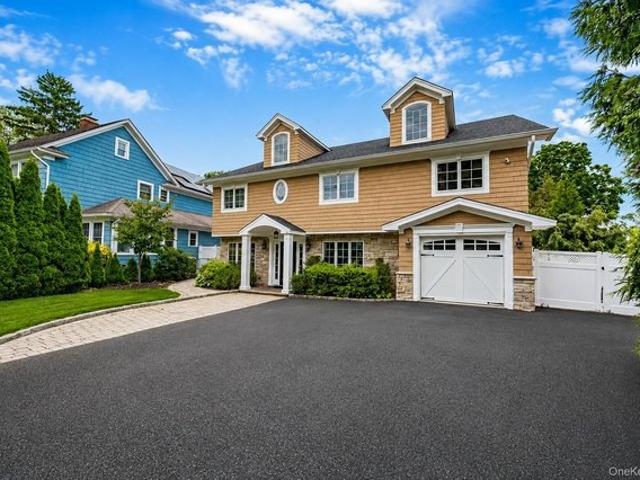 70 Nursery St, Locust Valley, NY 11560