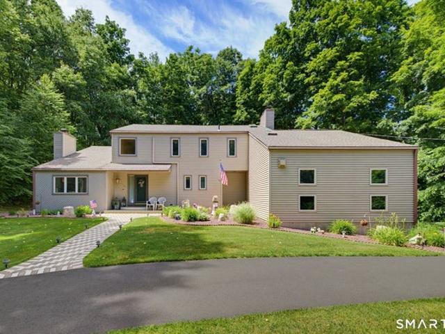 70 Pine Hollow Dr, Middlebury, CT 06762