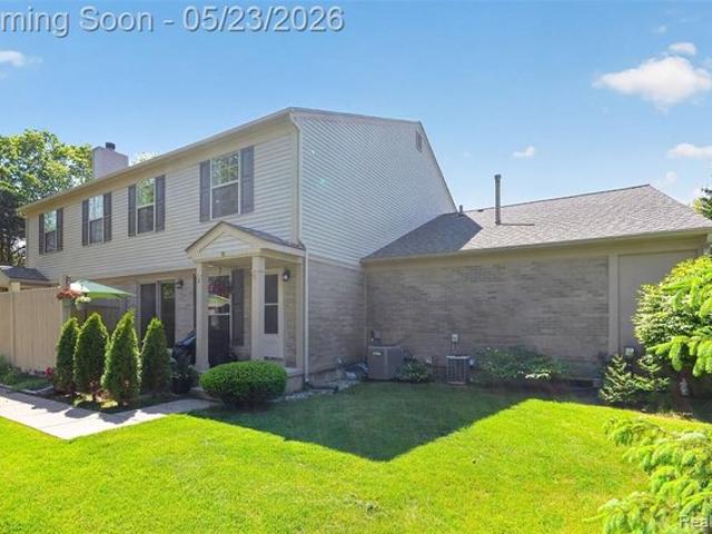 70 Pine Tree Ridge Dr Unit 2, Waterford Township, MI 48327