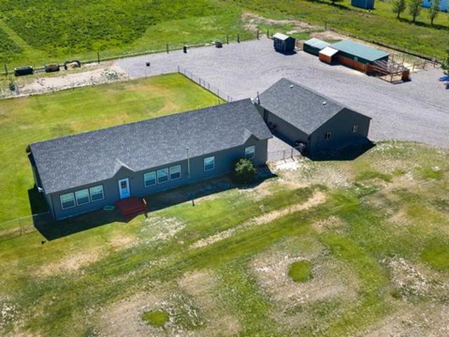 70 Red Feather Rd, Riverton, WY 82501