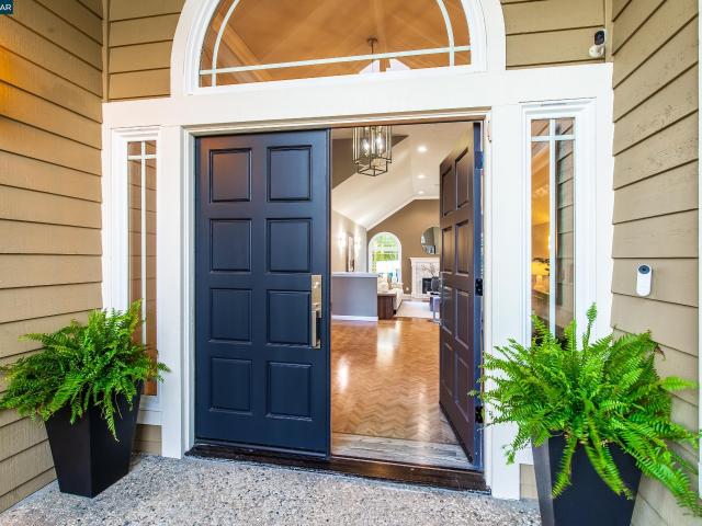 70 Ridgecrest Ct