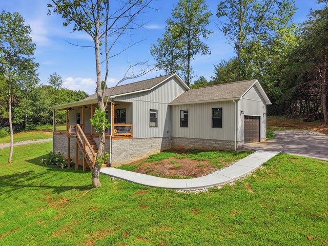 70 River Oaks Dr, Sparta, TN 38583