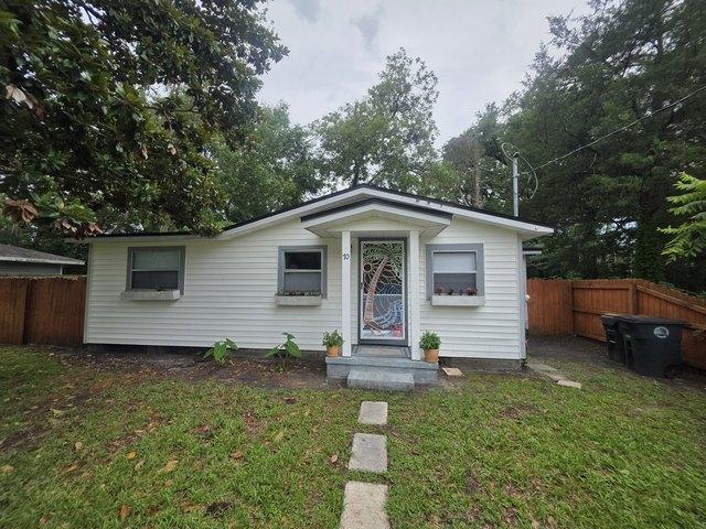 70 Robert St, Atlantic Beach, FL 32233