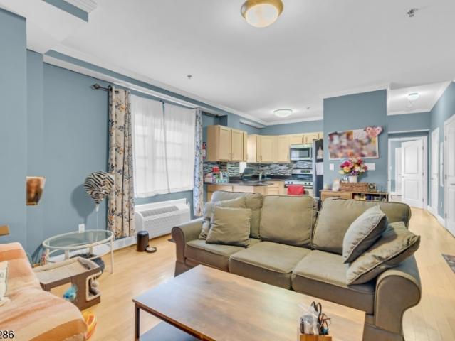 70 S Munn Ave # 1002