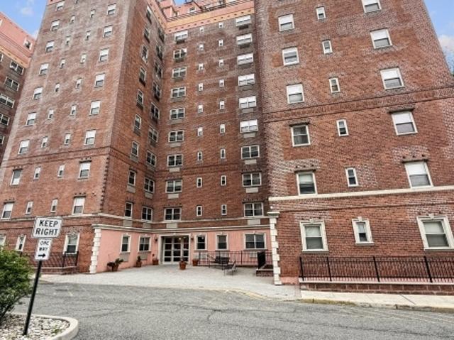 70 S Munn Ave # 303