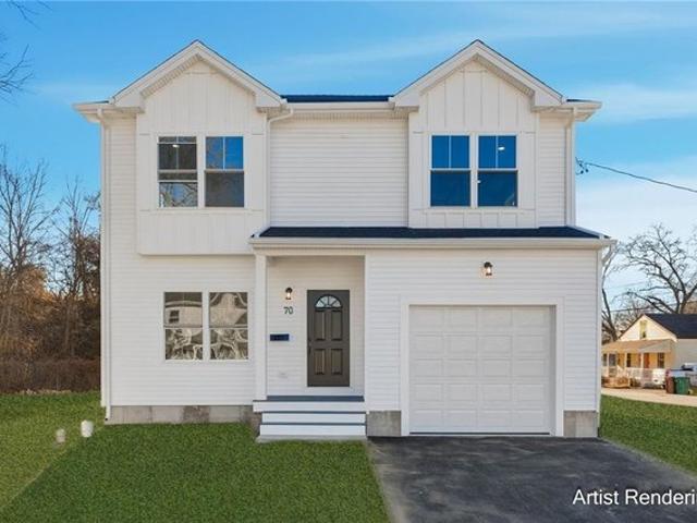 70 Seamans St, Woonsocket, RI 02895